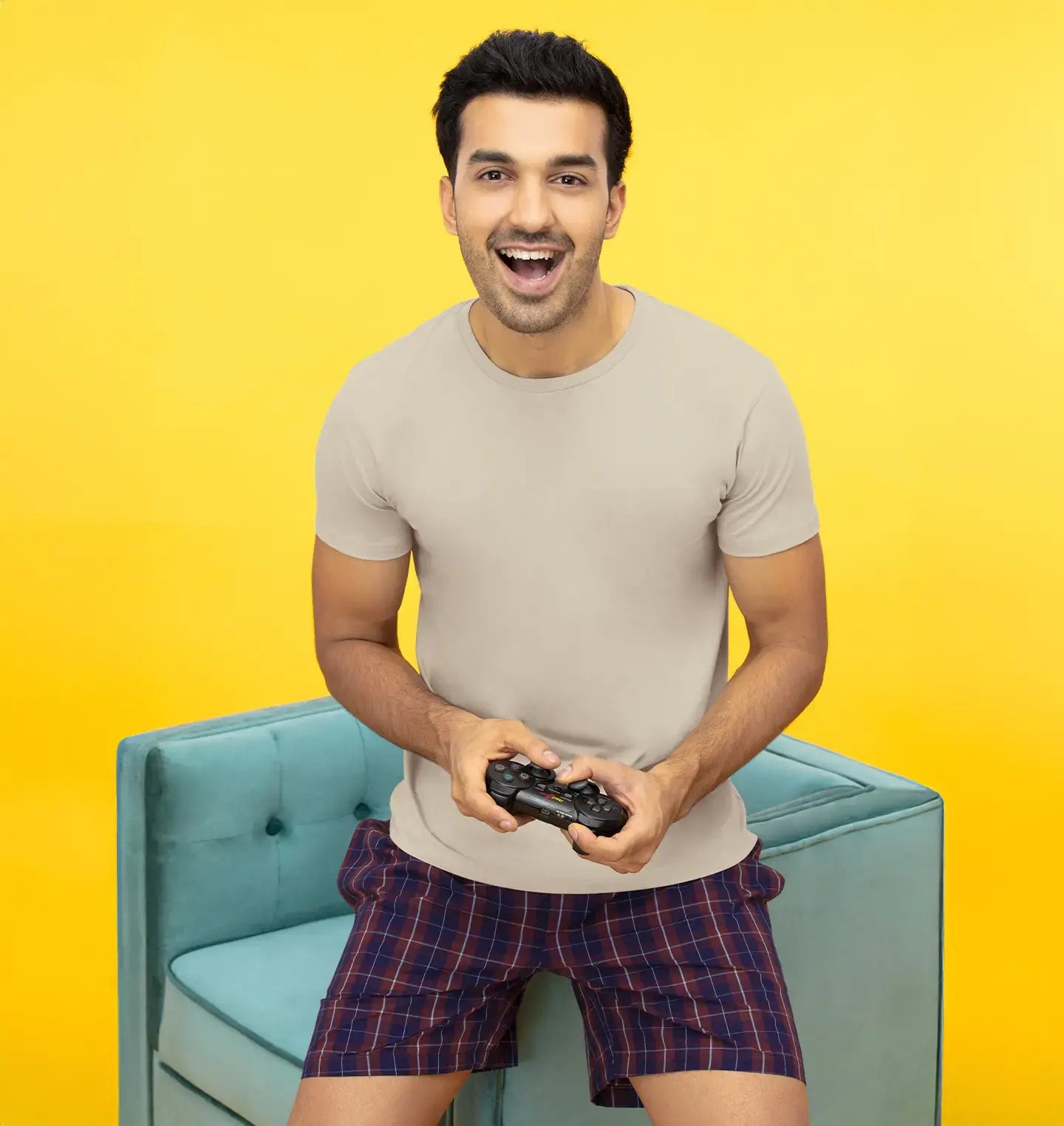 7 T-Shirt Neck Types & Choose the Best Neckline for You – XYXX Apparels